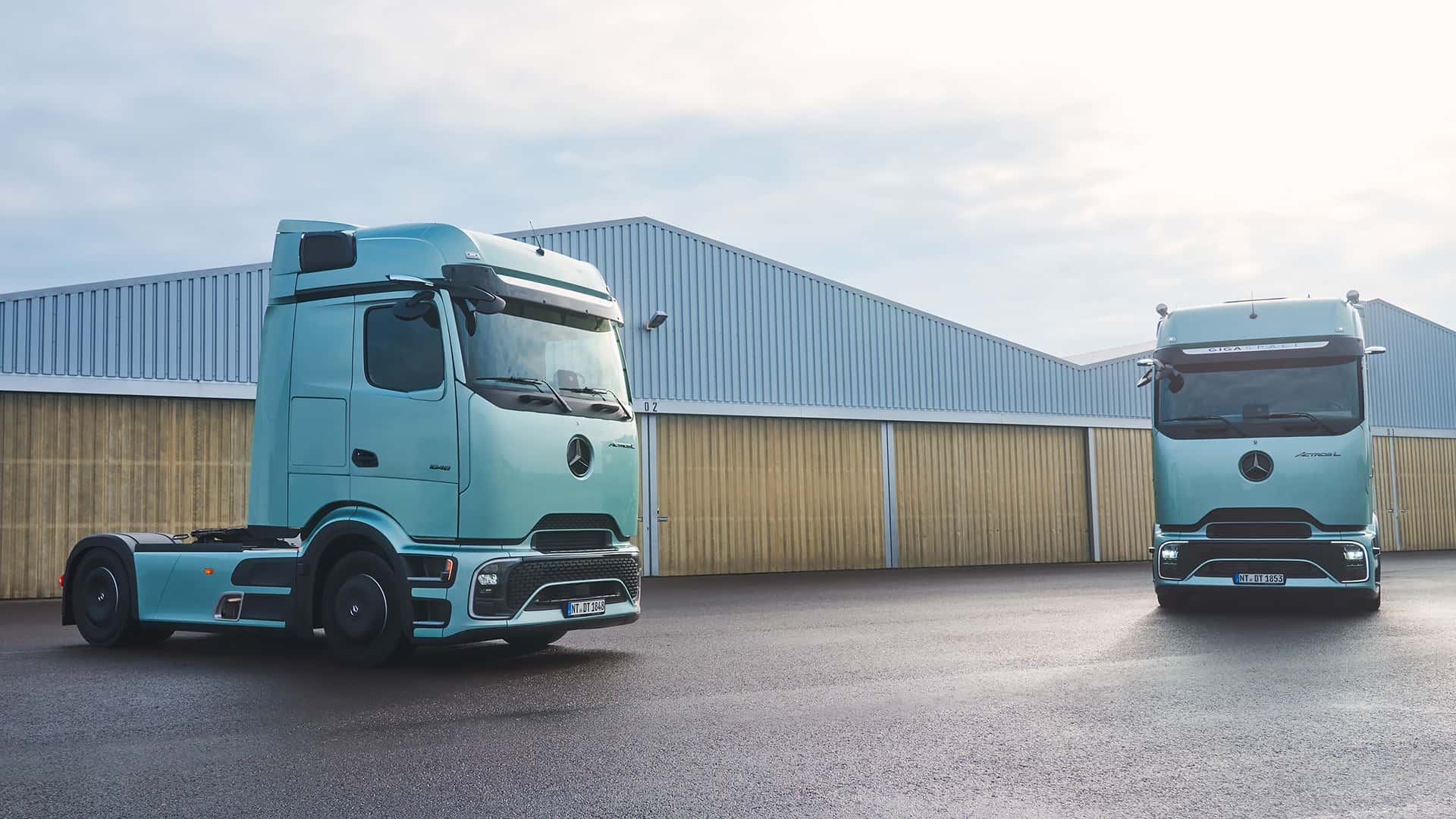 Mercedes-Benz Actros L štartuje s výrobou! Vyzerá ako elektrický, ale ...